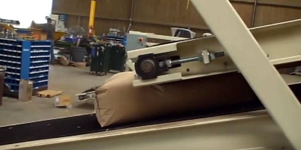 Bag Flattener Conveyor for Valve Bags or Open Mouth Bags