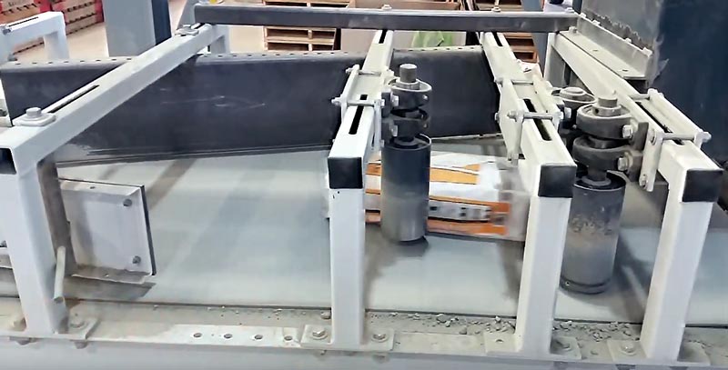 Bag Flattener Conveyor | 90 Degree Transfer Conveyor | V-Belt