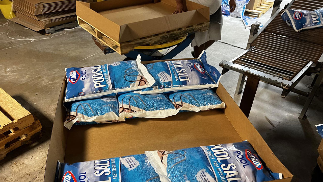 Bagging Salt into 40 Lb. Poly Bags | Tinsley Equipment Co.